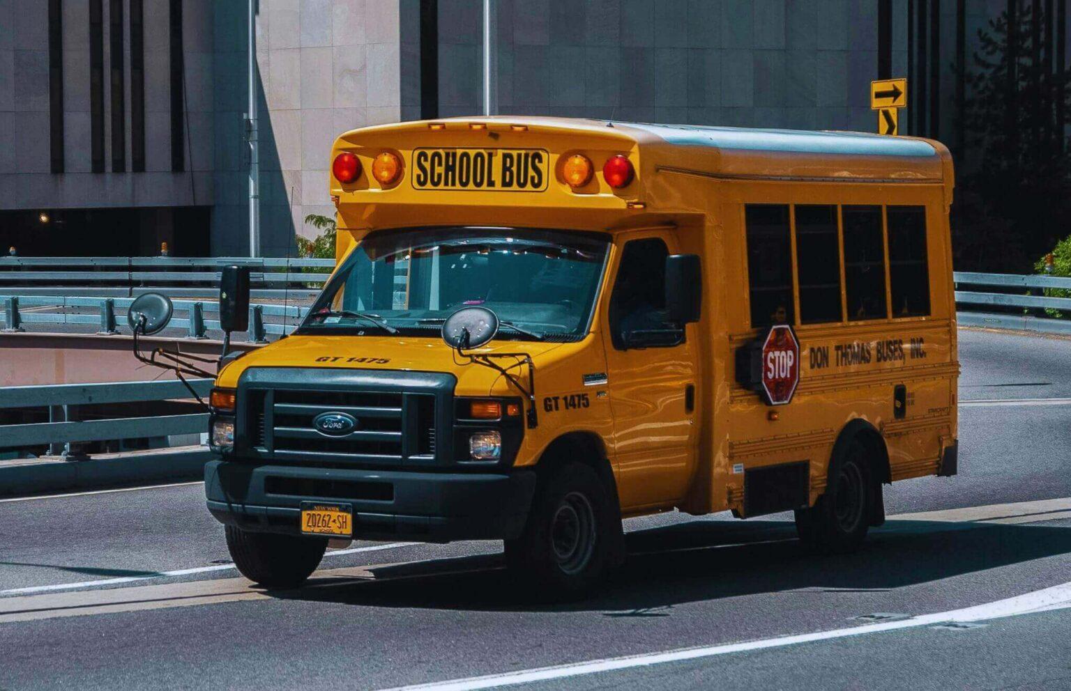 ¿Porqué puede ser buena idea el transporte escolar obligatorio en Monterrey? No más filas de ...
